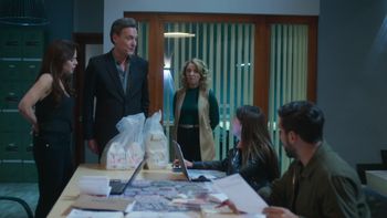 Ver Entre Sombras por ViX