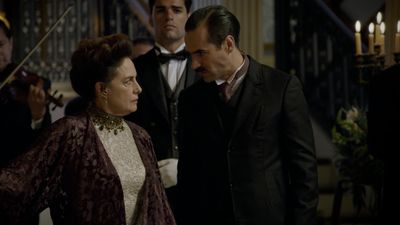 Ver El Hotel de los Secretos por ViX