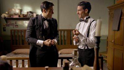 Ver El Hotel de los Secretos por ViX